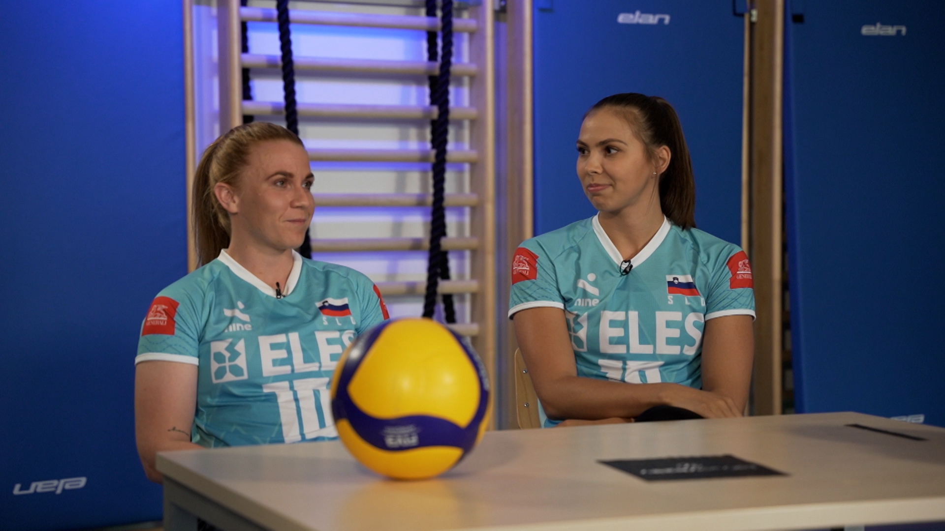 Saša Planinšec in Sara Najdič - Kaj je v škatli? - TV Arena Sport Slovenija